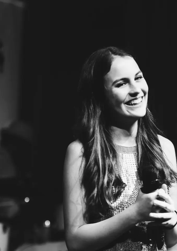 Julika aus Hamburg für Eure Hochzeit buchen | Herzwispern.de